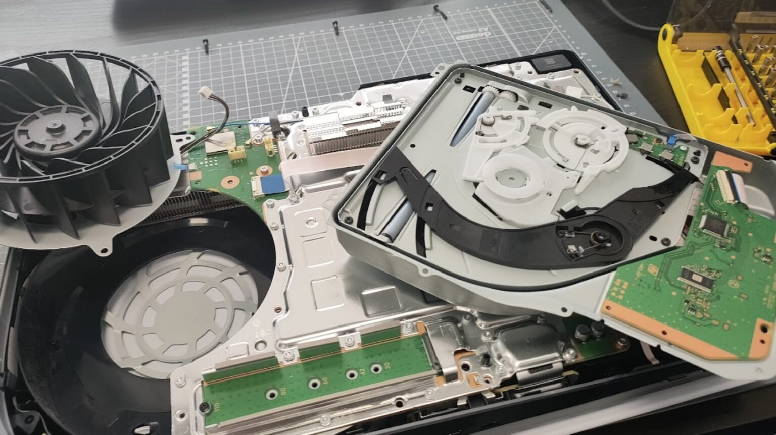 How to Fix a Stuck or Broken R2 Button on a PS5 Controller